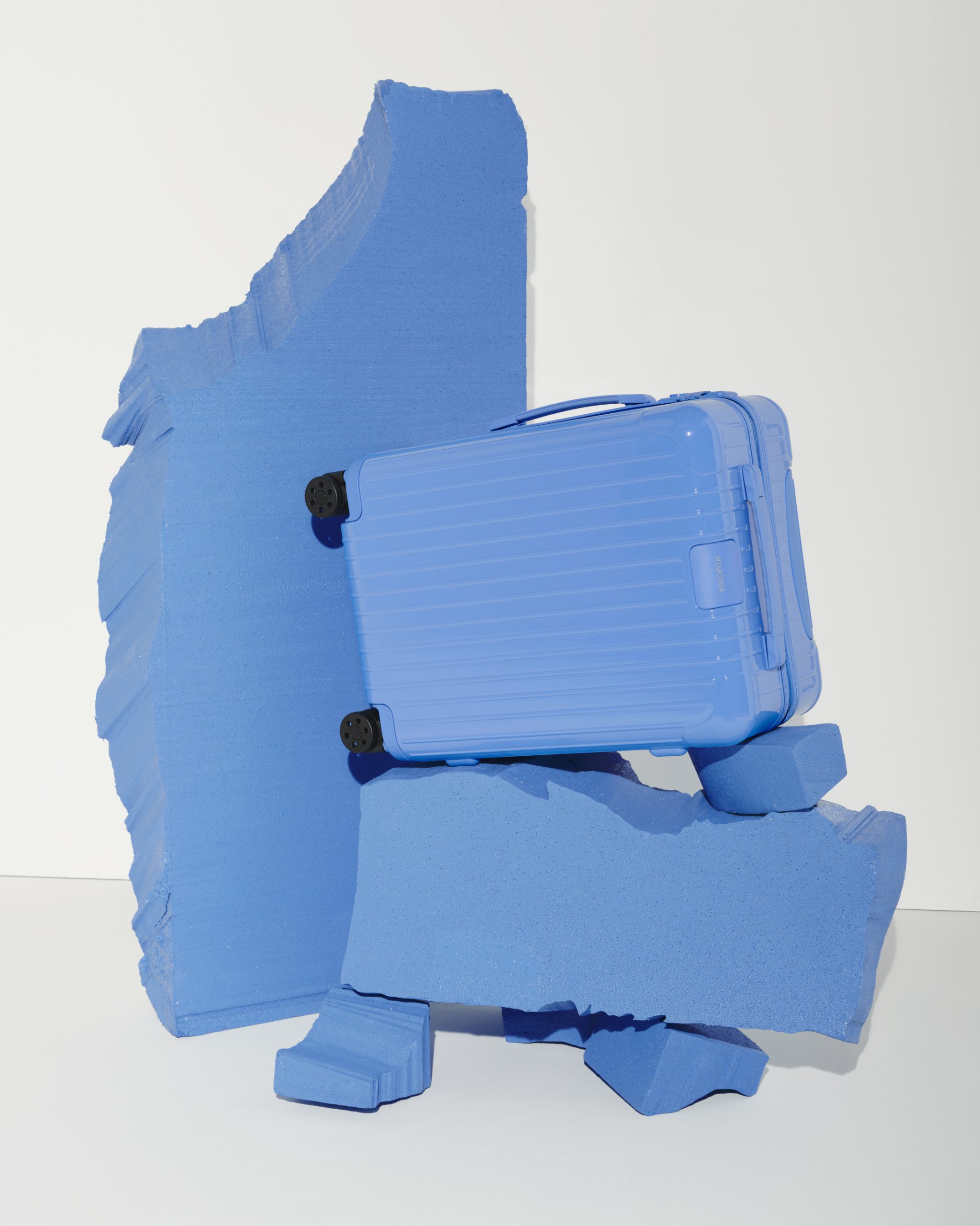 RIMOWA Enters The Year With A New Colour For The Essential Collection ...